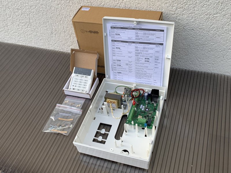 Teletek Eclipse 8 zónás riasztó központ és kezelõ új dobozában - Apró ...